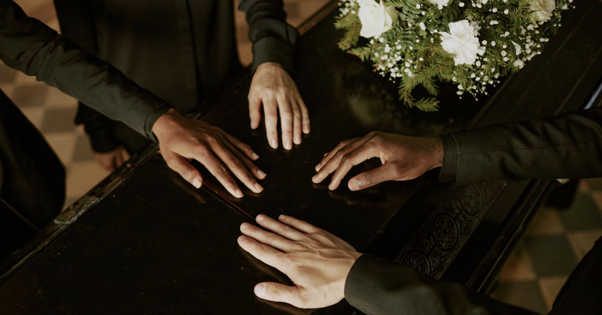 Closed Casket vs. Open Casket: What You Should Consider - Henry Funeral ...